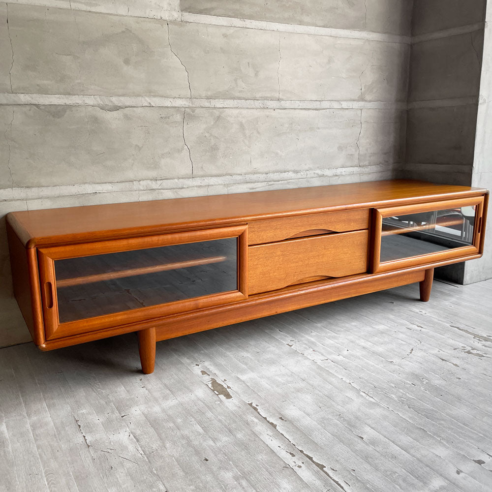 【学芸大学店】IDC大塚家具 チーク材 TVボード AVボード ローボード ガラス戸 抽斗2杯 北欧テイスト W180cm 廃番♪ 買取させ | 中古家具を探すならTOKYO RECYCLE ...