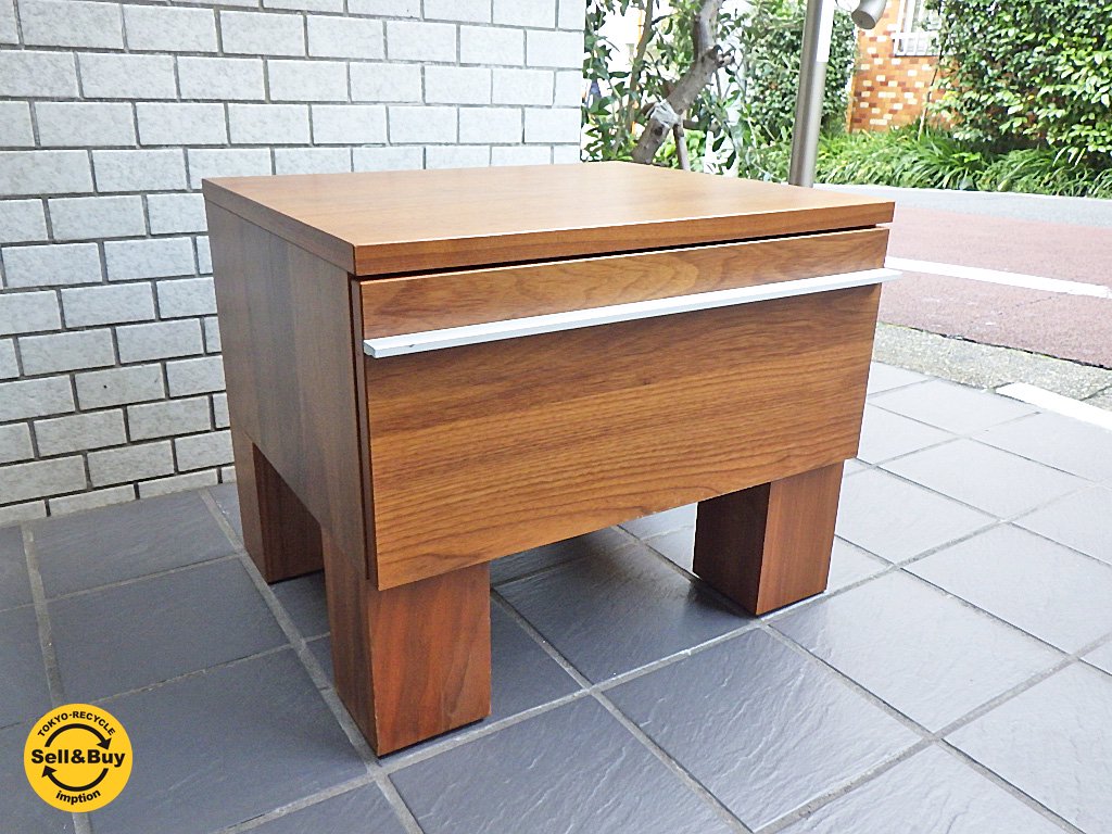 ボーコンセプト BoConcept ウォールナット材 ナイトチェスト / サイドテーブル – TOKYO RECYCLE imption
