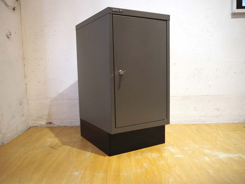 ビスレー BISLEY BASICシリーズ BA3/29 キャビネット 1ドアタイプ シルバー 英国 イギリス 希少 廃番 鍵付き ロングベ | 中古家具を探すならTOKYO RECYCLE ...