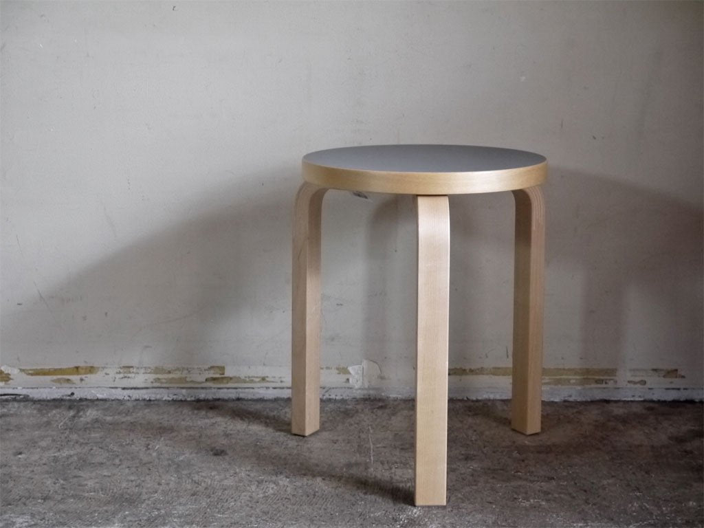 アルテック artek スツール60 Stool60 リノリウム アッシュ 3本脚 アルヴァ・アアルト Alvar Aalto スコープ別注 – TOKYO RECYCLE imption