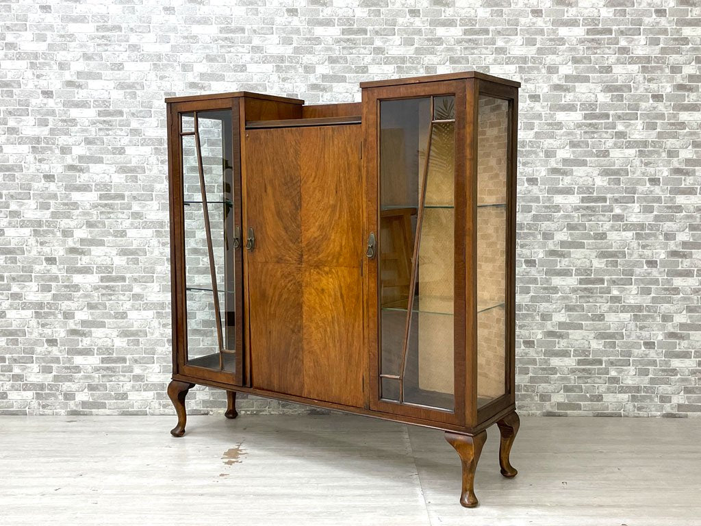 UKビンテージ Vintage ウォールナット材 ガラスキャビネット 飾り棚 猫脚 英国家具 John Perring | 中古家具を探すなら ...