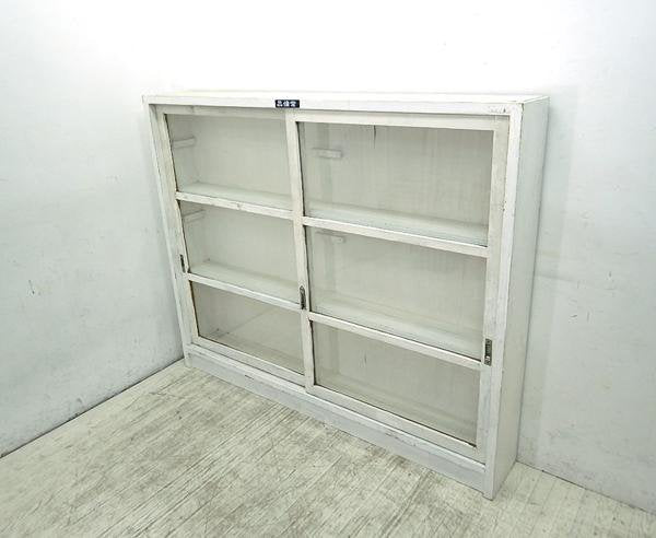 木味 シャビーシックなホワイトペインテッド ガラス戸キャビネット 『 ビンテージの雰囲気漂う、カップボード＆ブックケース 』 | 中古家具を ...